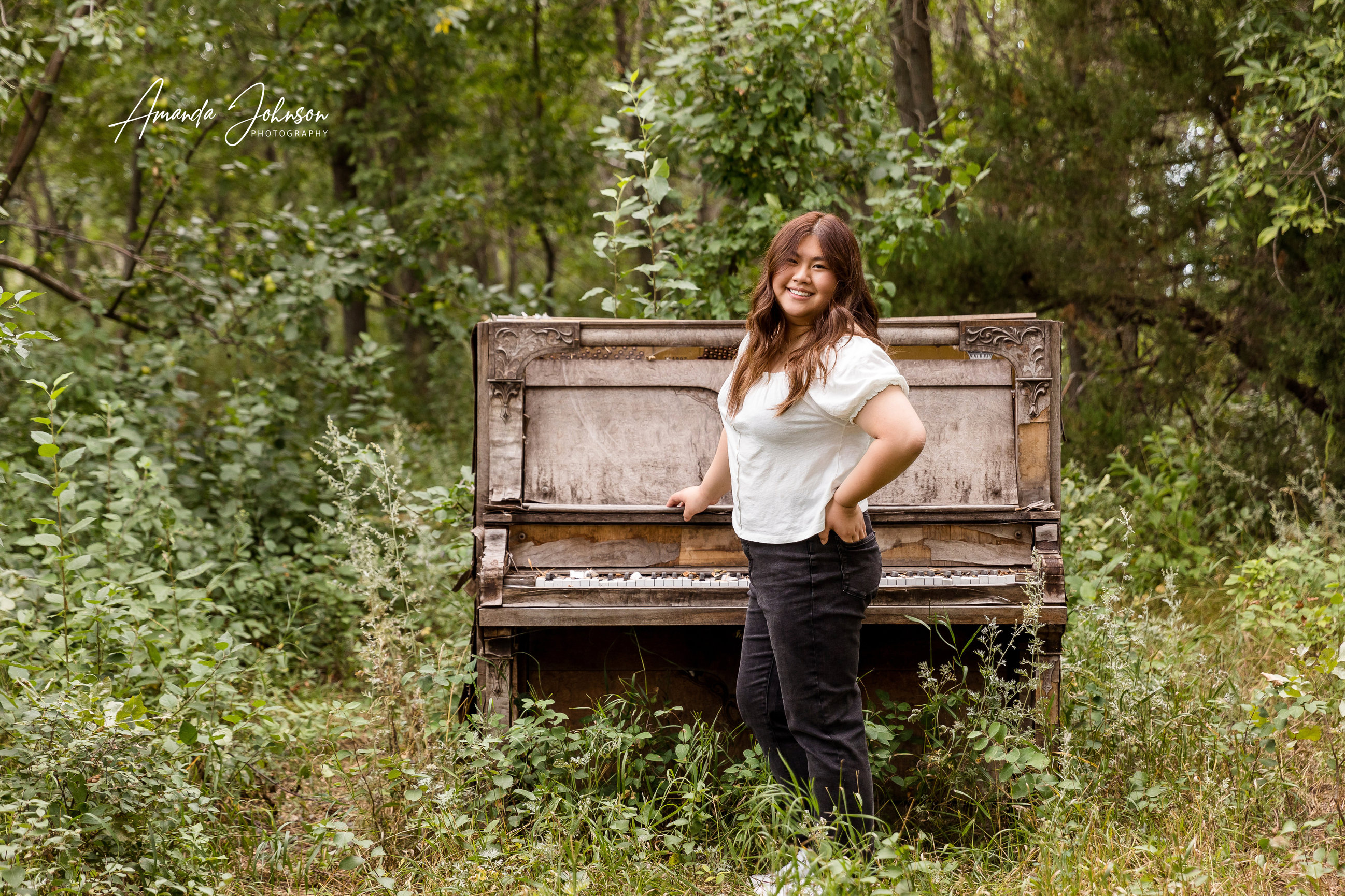 5 Must-Have Poses for Your Burleigh County Senior Session
