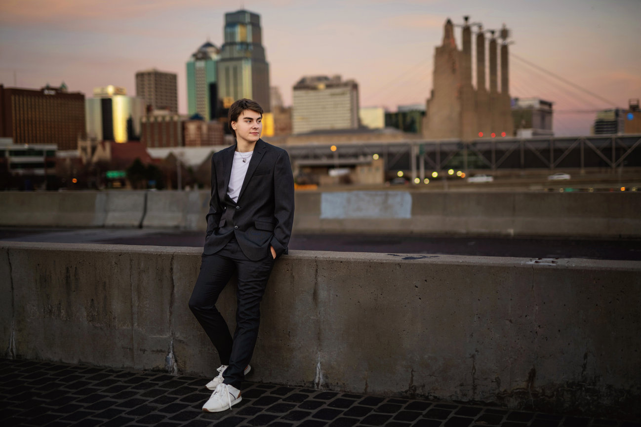 Looks I love - a guy in a suit! Senior portrait wardrobe ideas - Kansas ...