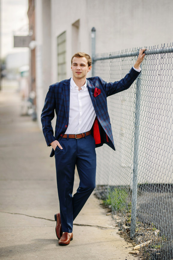 Looks I love - a guy in a suit! Senior portrait wardrobe ideas - Kansas ...