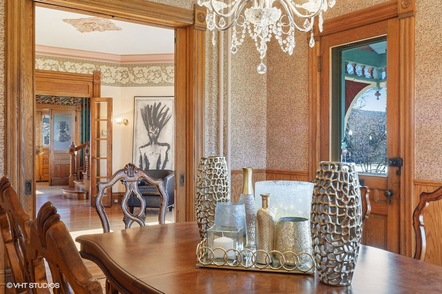 Chicago Real Estate & Headshot Photographer | Martina Magnusson