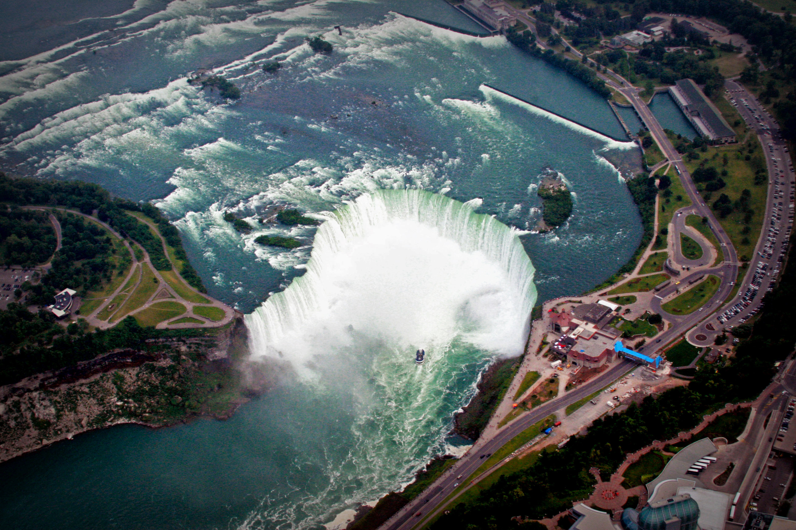 Contact | Niagara Falls, NY | Doves Portrait Design