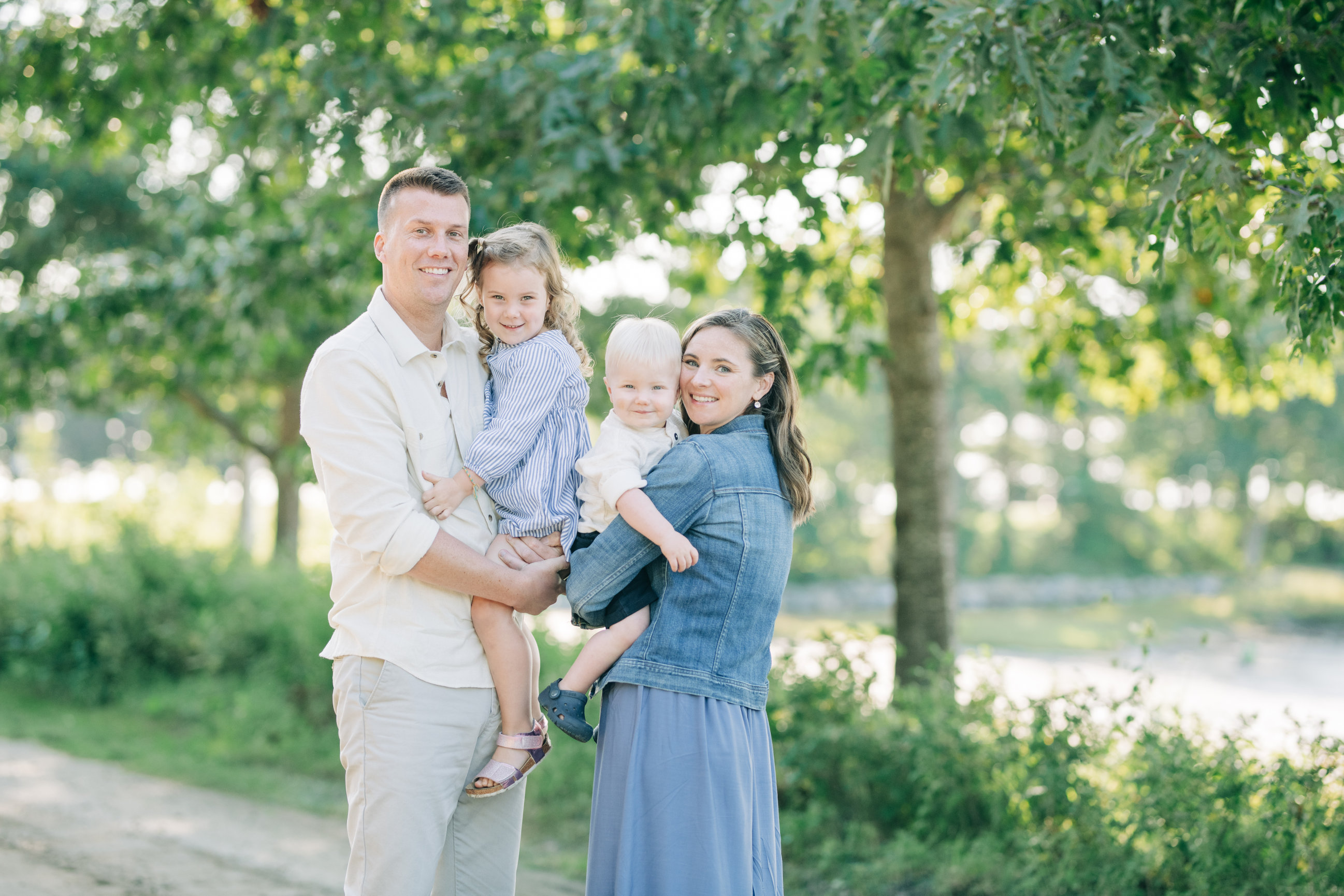 What to Wear: Spring Family Outfit Ideas - Sharyn Peavey Photography