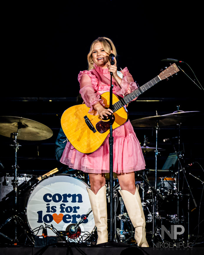 HAILEY WHITTERS - Nikolai Puc Photography - Concert - Portrait ...