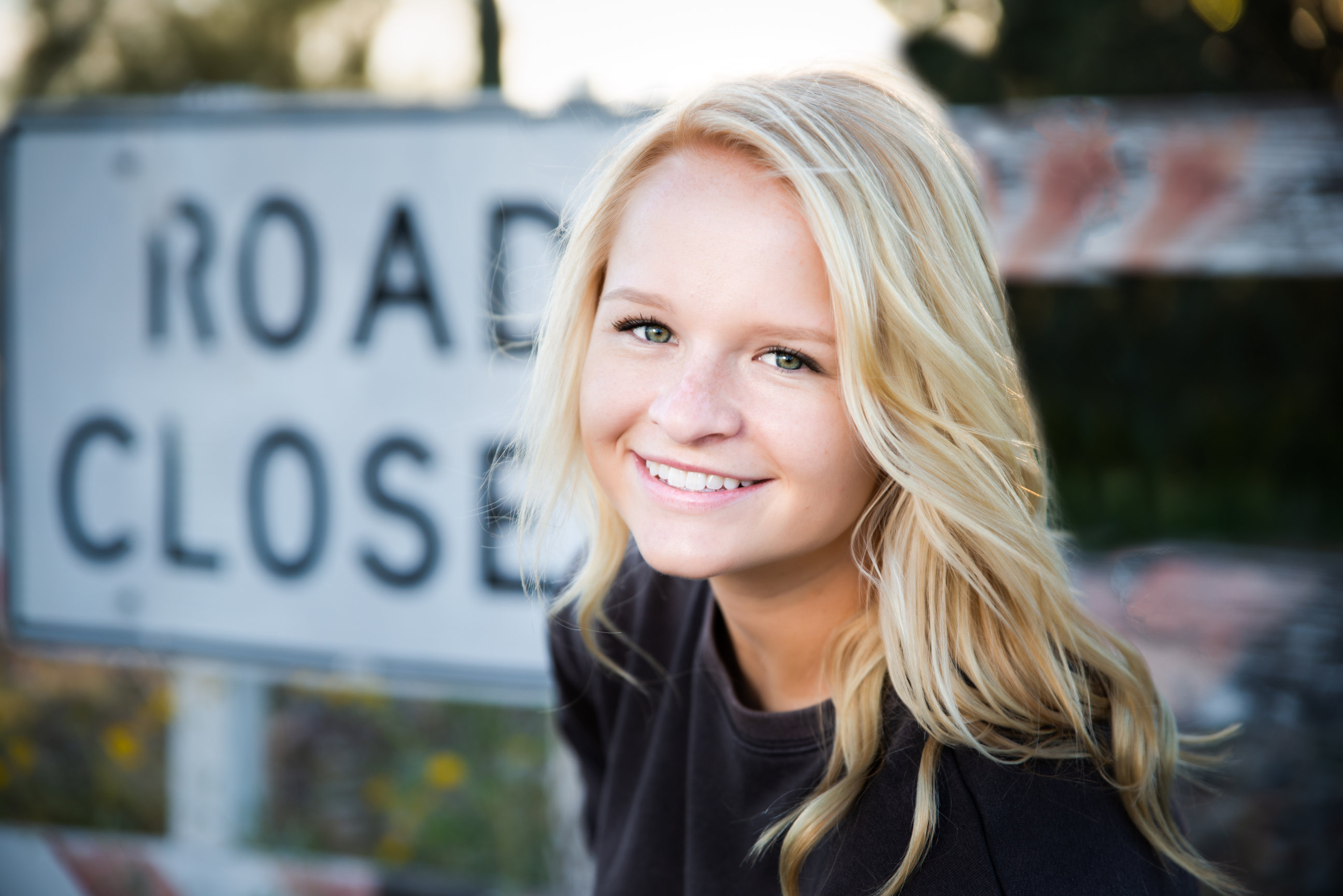 5 Ways to Pose More Naturally for Your Senior Photos - Picture Lady ...
