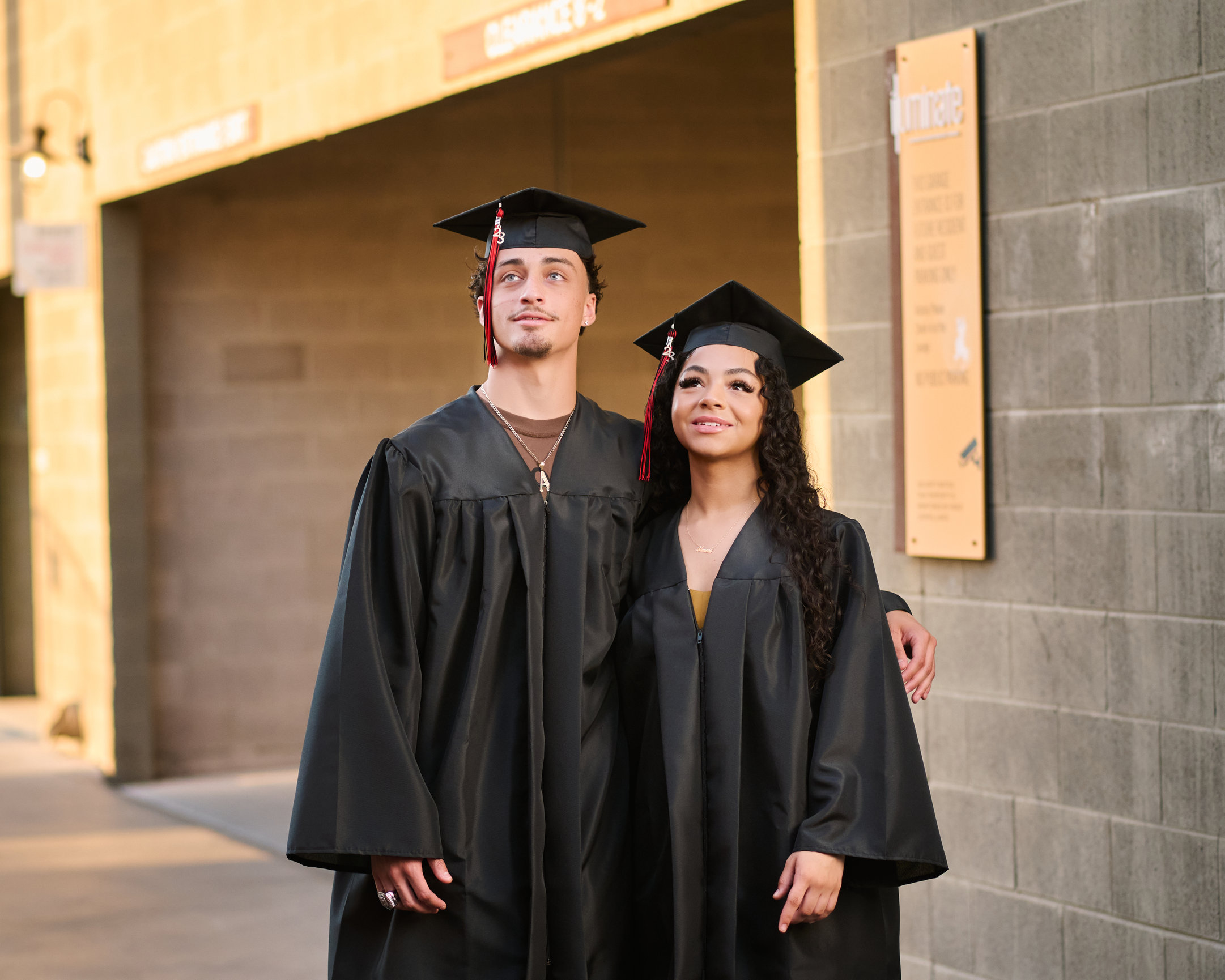 10 Creative Best Friend Senior Photo Ideas to Cherish Forever - Picture ...