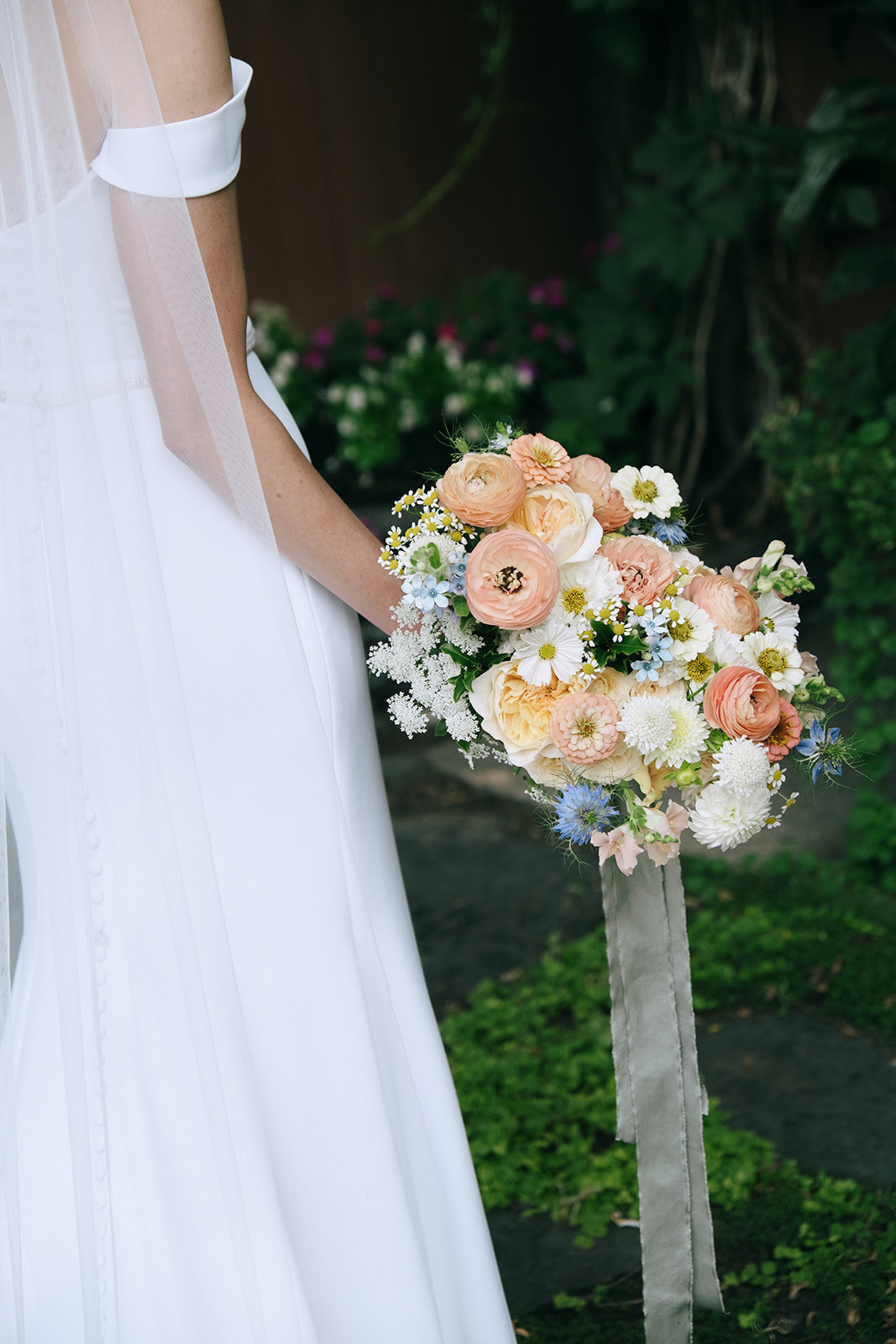 Elegant, Modern Wedding at the Calgary Golf and Country Club