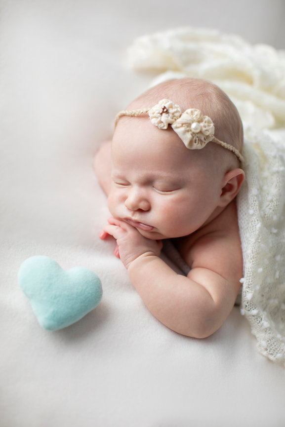 Annabeth 28 days ols Newborn Photoshoot in Studio